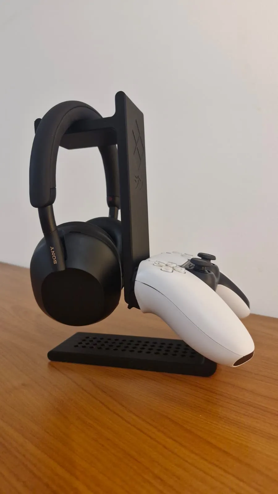 2-in-1 Headset & Controller Stand - Free 3D Print Model - MakerWorld