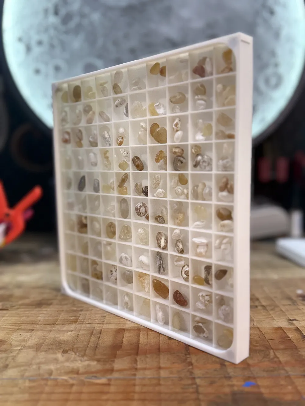 100 Compartment Display with Magnetic Lid - Free 3D Print Model ...