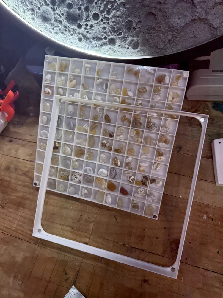 100 Compartment Display with Magnetic Lid - Free 3D Print Model ...