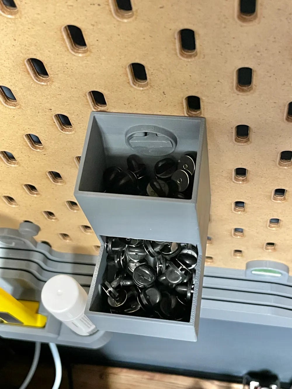IKEA Skadis Small Container - T Clips by ZEE SOLO - MakerWorld