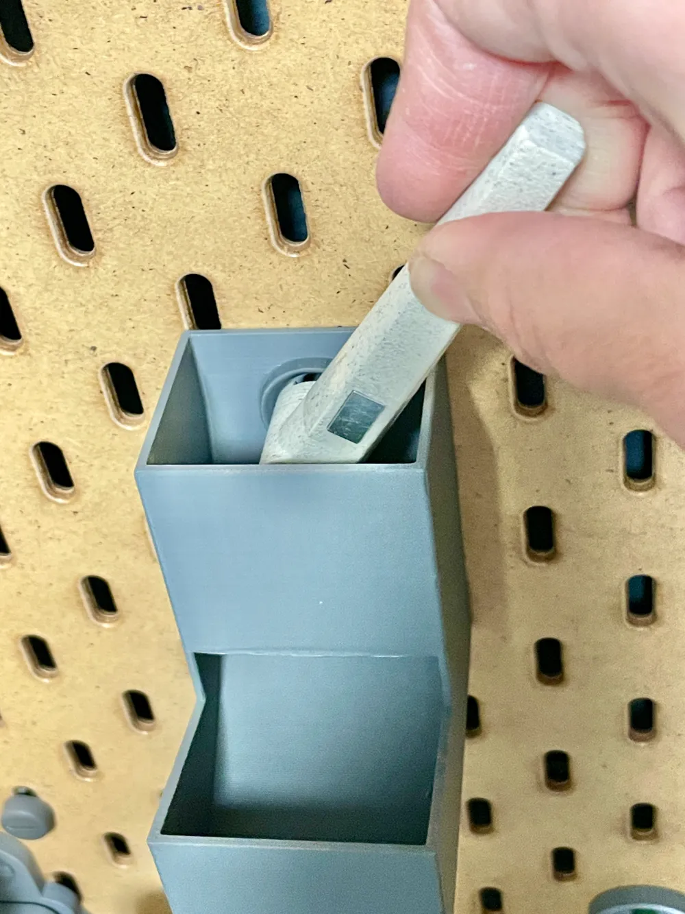 IKEA Skadis Small Container - T Clips by ZEE SOLO - MakerWorld