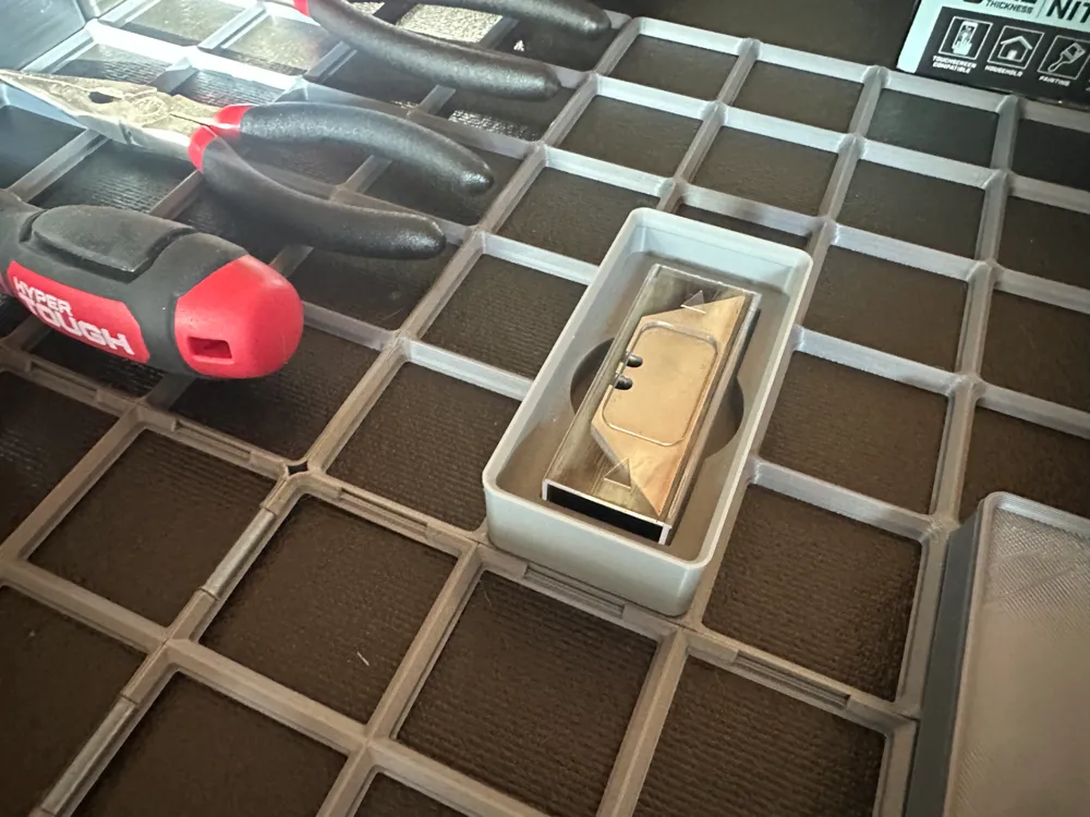 Utility Blade Holder - Gridfinity by shawvibes - MakerWorld