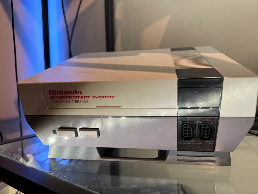 NES display stand by Maggi3Turbo MakerWorld: Download Free 3D Models