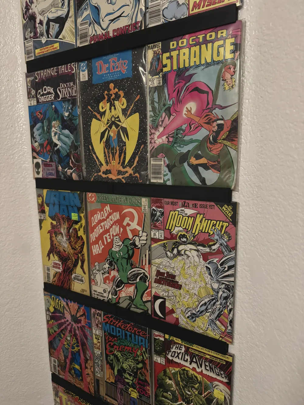 Comic Book Display Wall Shelves - Free 3D Print Model - MakerWorld