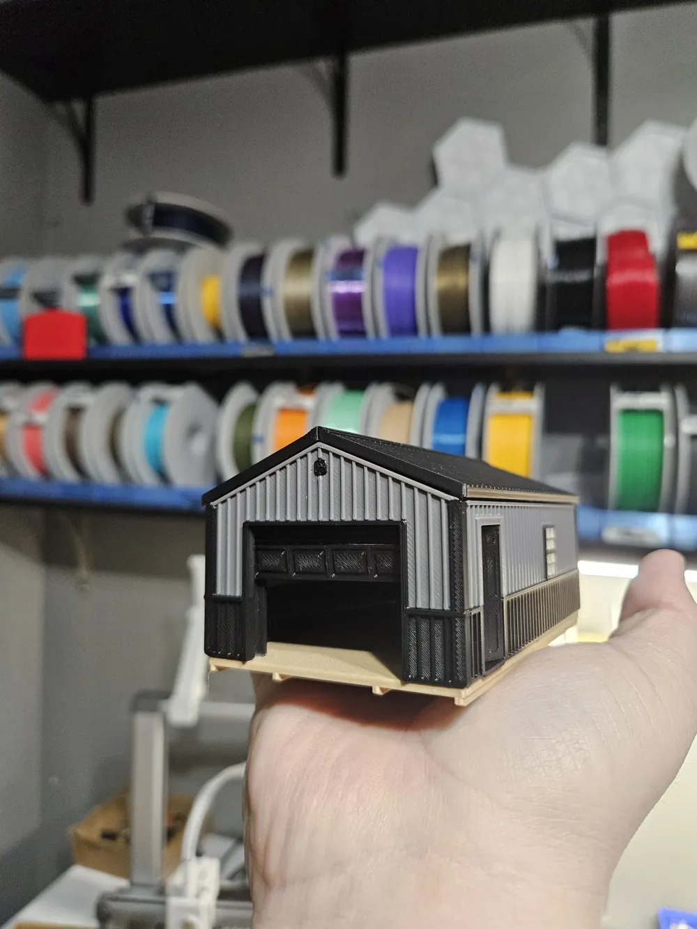 Little Man Garage - 1/64 model garage - Free 3D Print Model - MakerWorld