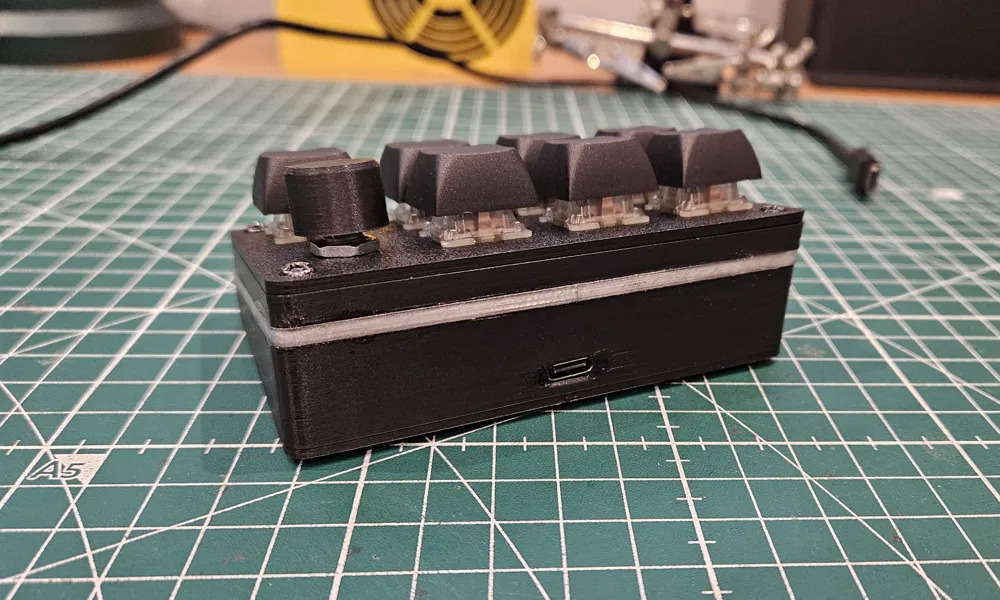 Mini Stream Deck DIY by Matteo MakerWorld: Download Free 3D Models