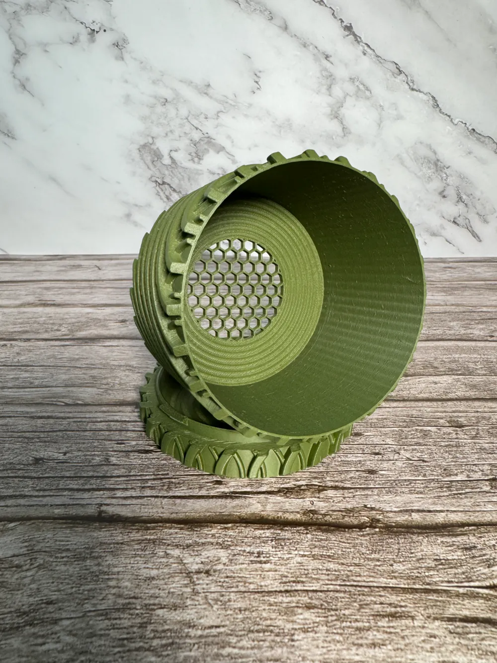 Helix Planter Pot with Twist Lock Hidden Drip Tray by PP3D - MakerWorld