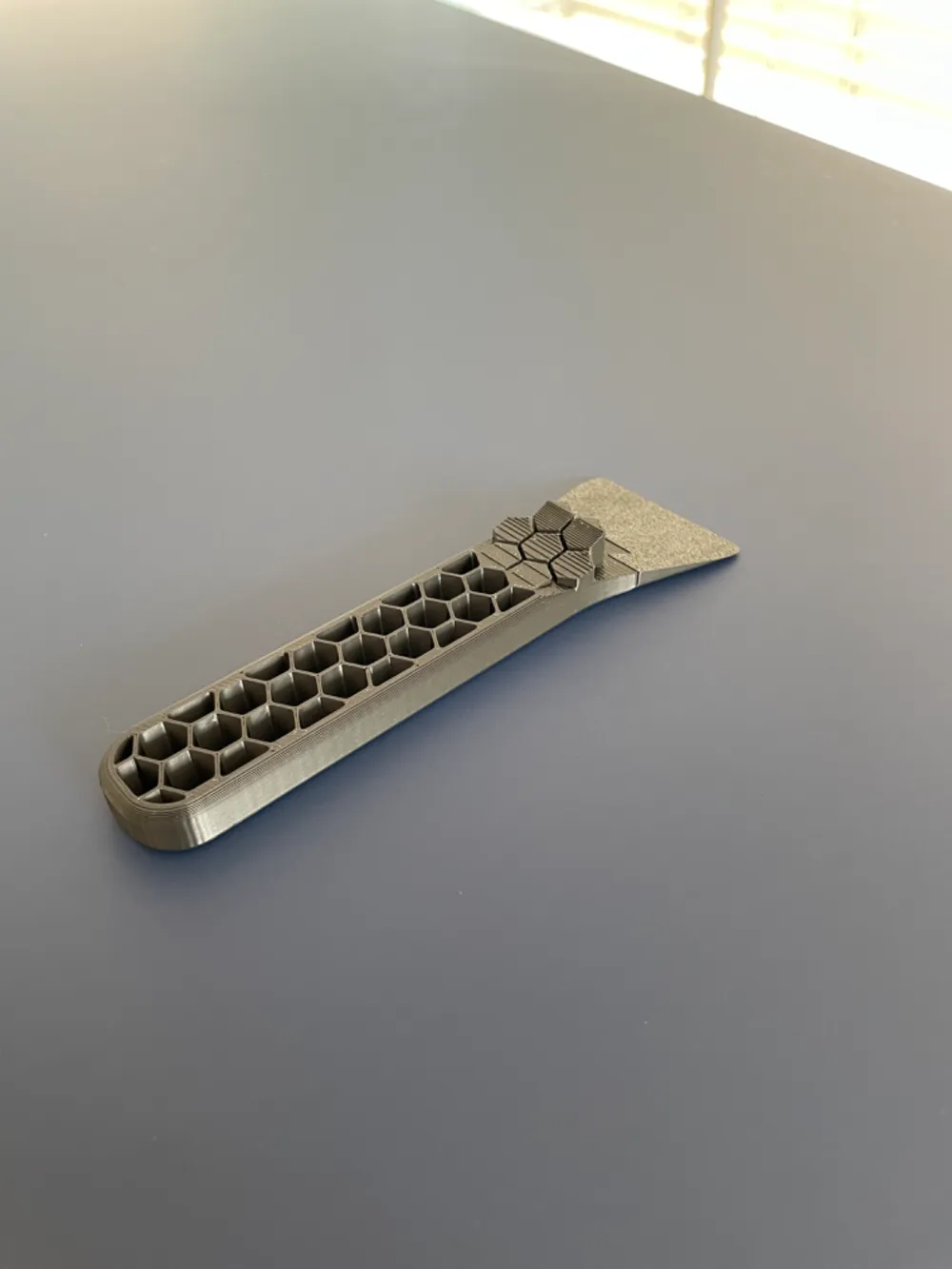 Scraper for delicate surfaces by Lorenzo_IT - MakerWorld