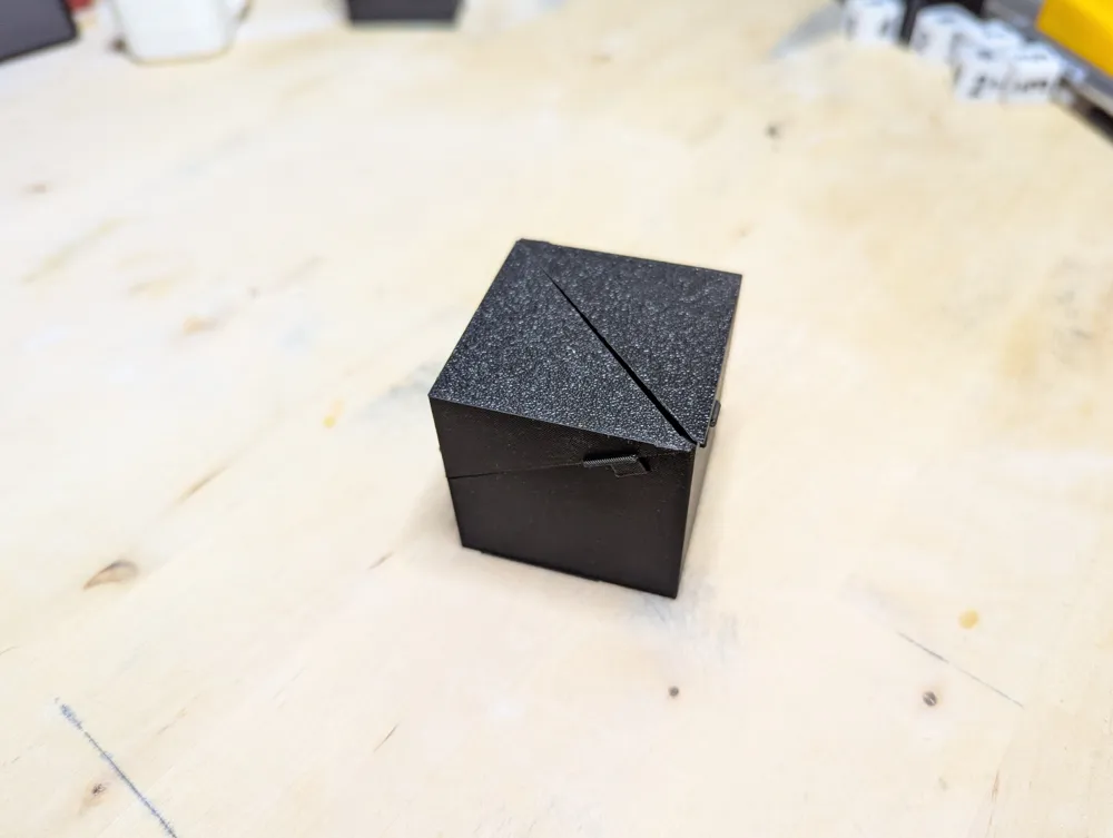 Geometric opening ring box - print in place by FooRandomCreator ...