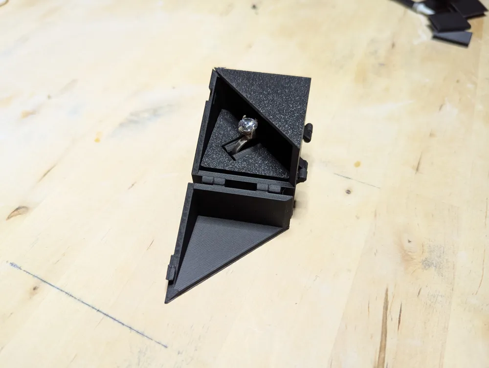 Geometric opening ring box - print in place by FooRandomCreator ...