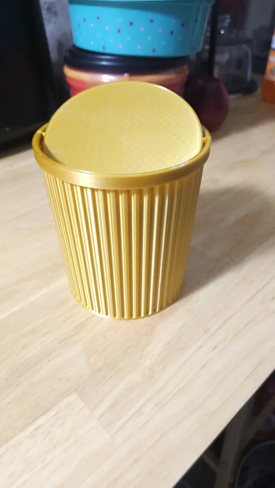 Mini desktop trash can with working lid - Free 3D Print Model - MakerWorld