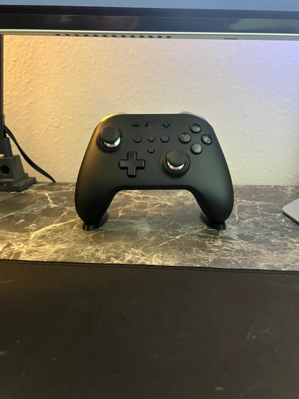 Xbox Stealth Controller Stand Remixed by LUCAS RACING LLC - MakerWorld