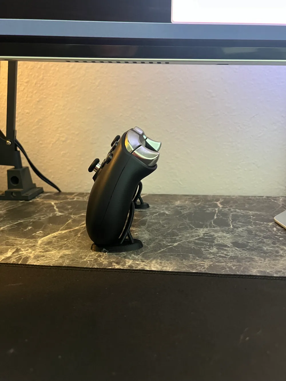 Xbox Stealth Controller Stand Remixed by LUCAS RACING LLC - MakerWorld