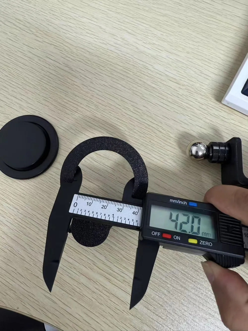 MagSafe magnetic mount, attaches directly without removing the magnetic air cushion, car phone ...