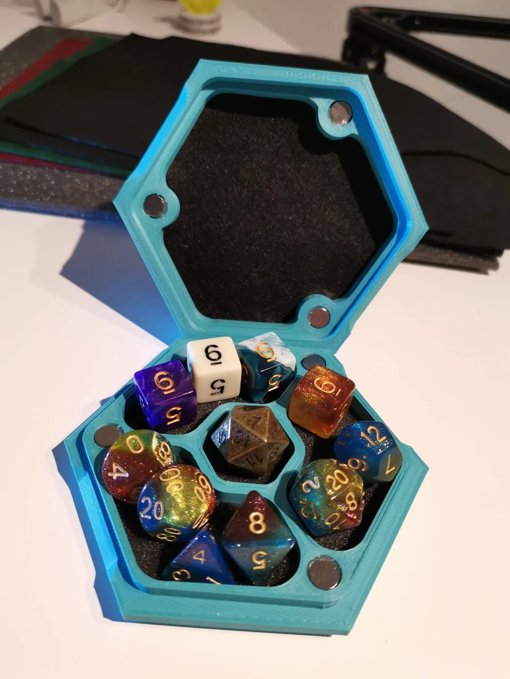 Hexagon Dice Vault by Limes MakerWorld: Download Free 3D Models