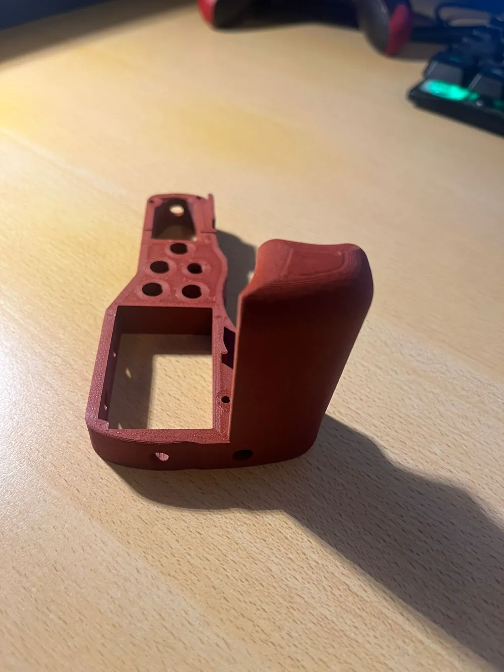 L-bracket with a handle for Olympus OM-D E-M10 III by PatrickBlack ...