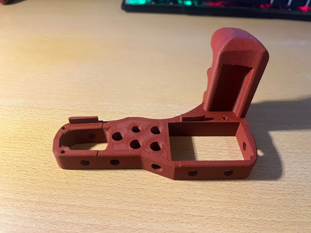 L-bracket with a handle for Olympus OM-D E-M10 III by PatrickBlack ...