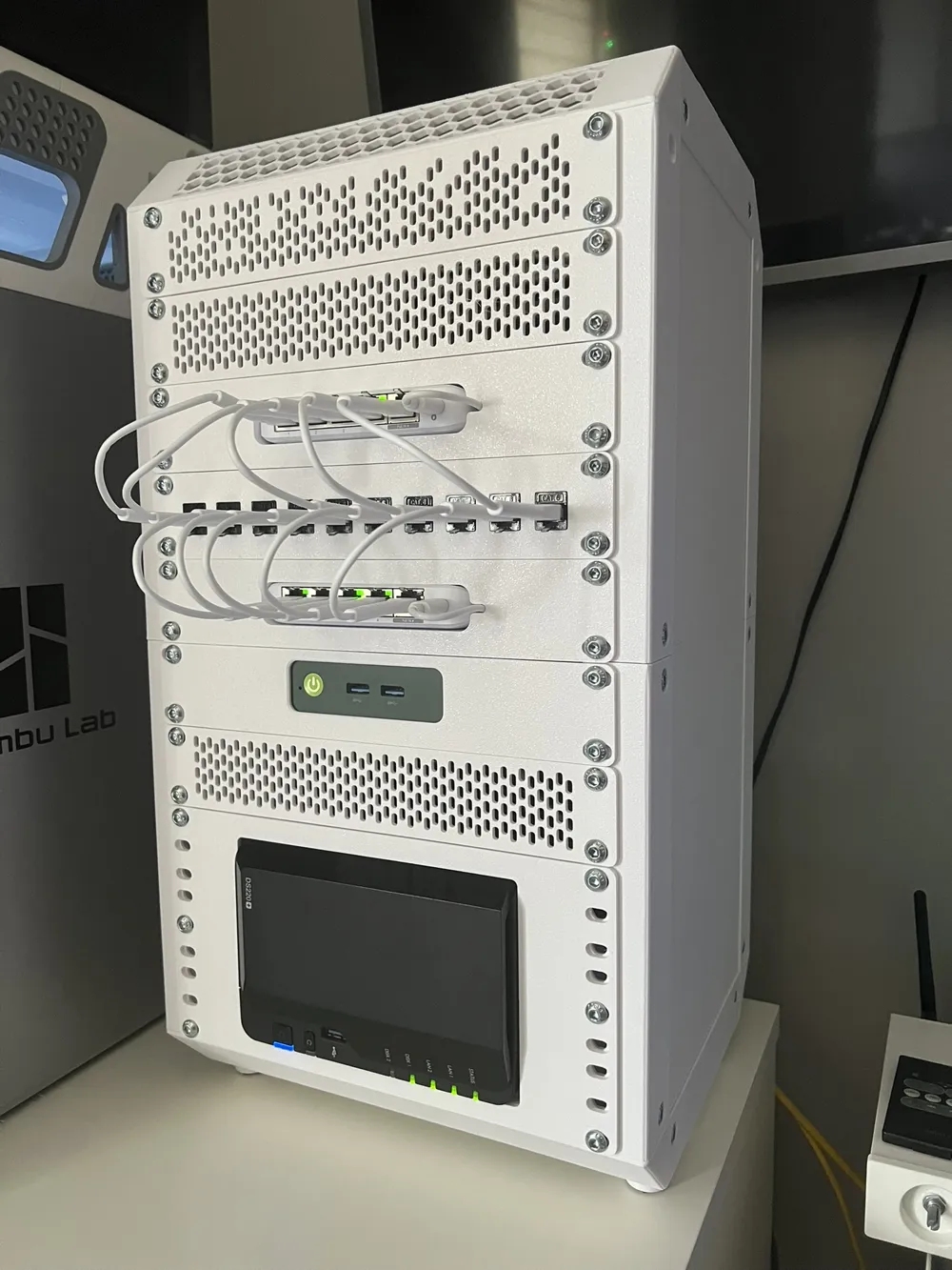 Synology NAS DS220 + 10-inch Rack Mount by 3DMN MakerWorld: Download ...