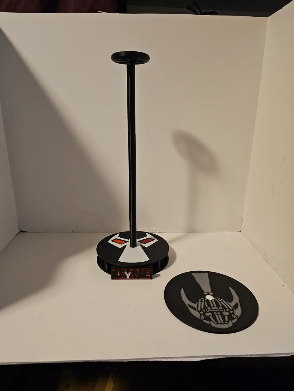 Bane Helmet Stand w/changeable face plates by bbush362 - MakerWorld