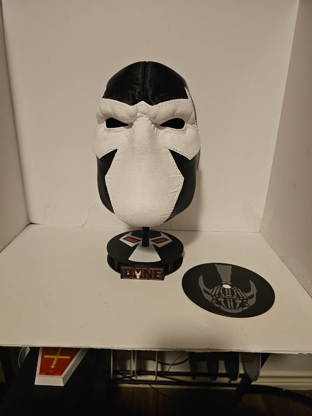 Bane Helmet Stand w/changeable face plates by bbush362 - MakerWorld