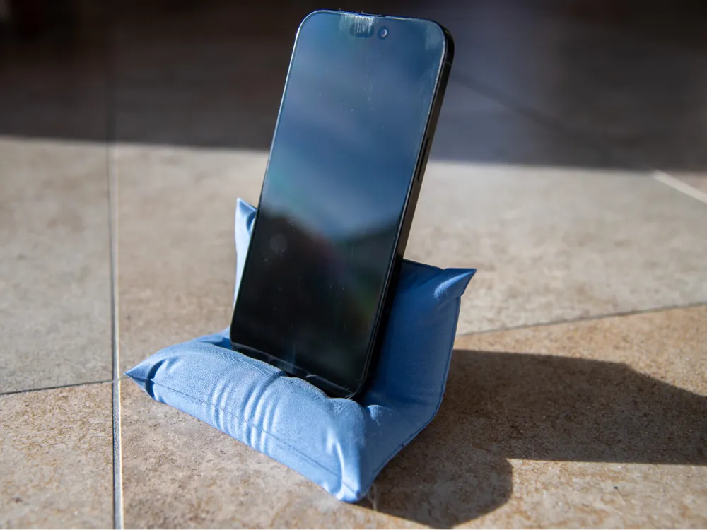 Phone stand pillow - Free 3D Print Model - MakerWorld