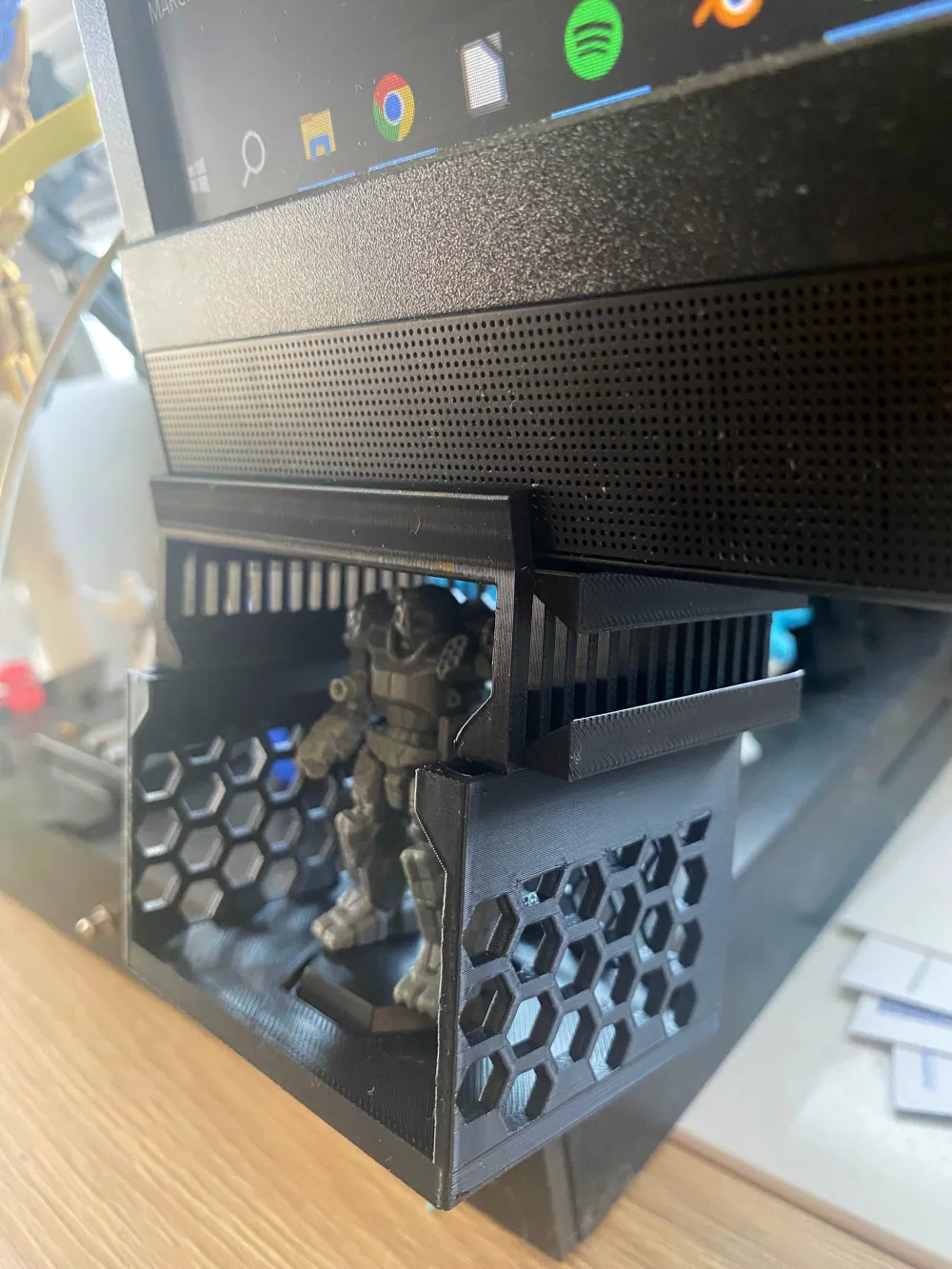 Under Monitor Miniature Display by JediMaveriC MakerWorld: Download ...