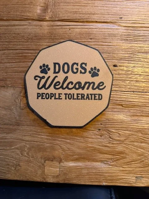 Dogs Welcome Sign by Johnny - MakerWorld