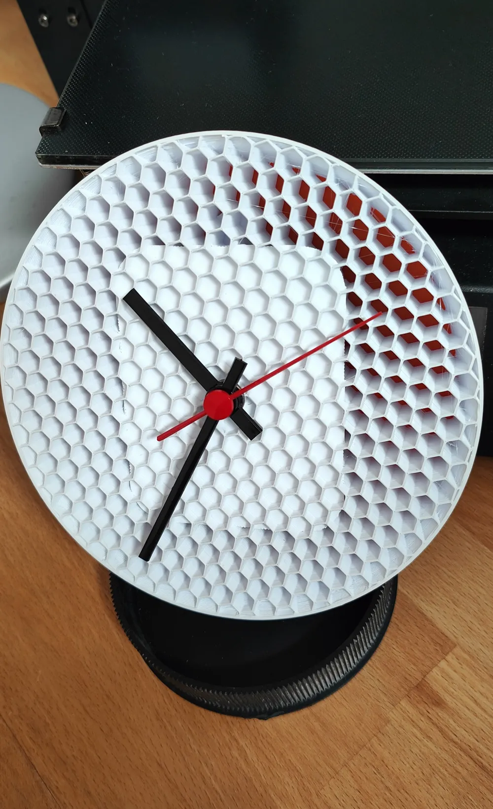 Hexagonal Infill Pattern Clock by matziwe - MakerWorld