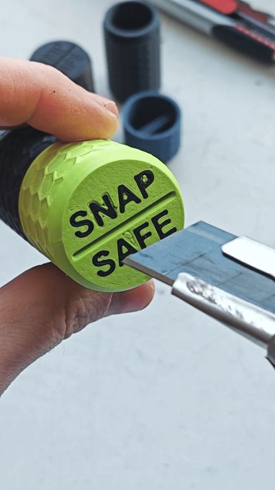 SnapSafe cutter: Safely break off blades - Free 3D Print Model - MakerWorld