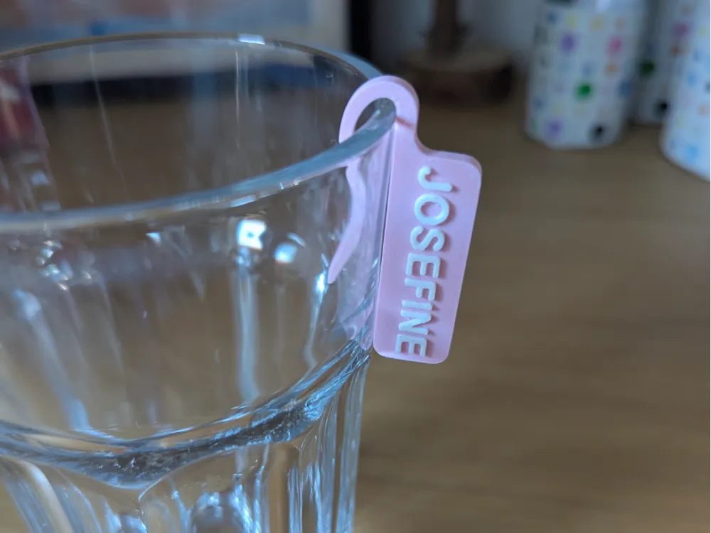 étiquette porte-nom en verre par MR-IT MakerWorld : Téléchargez des ...