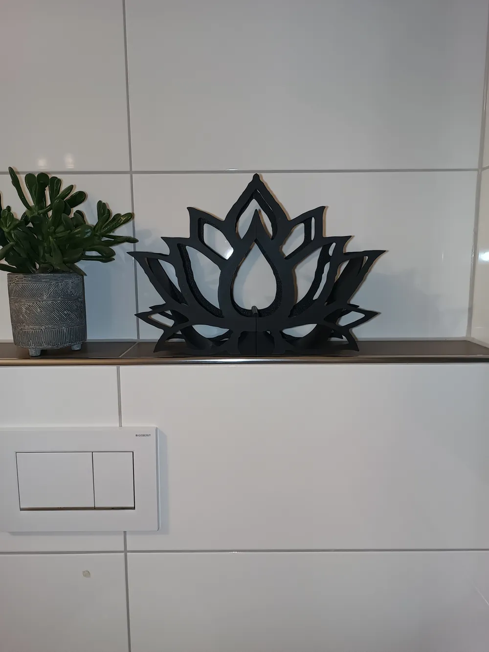 Toilet paper holder *Black Lotus* - Free 3D Print Model - MakerWorld