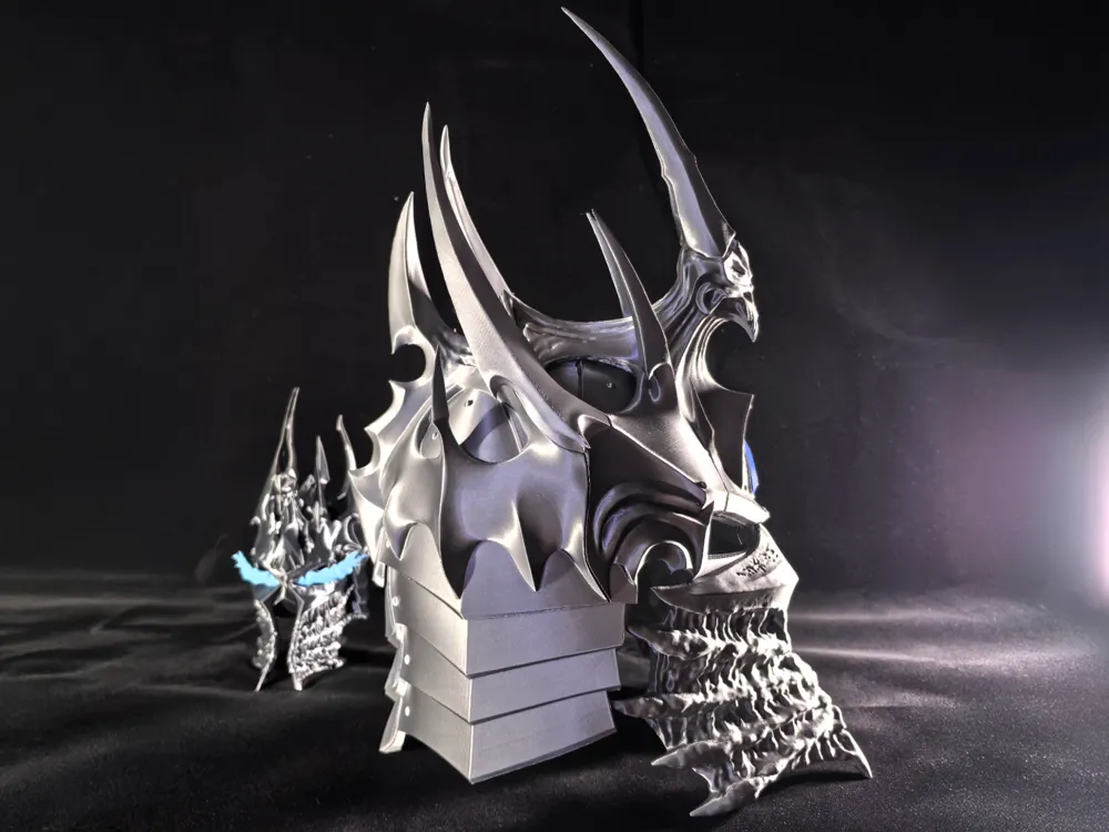 Casque du Roi-Liche (taille réelle) - World of Warcraft par sarwtin ...