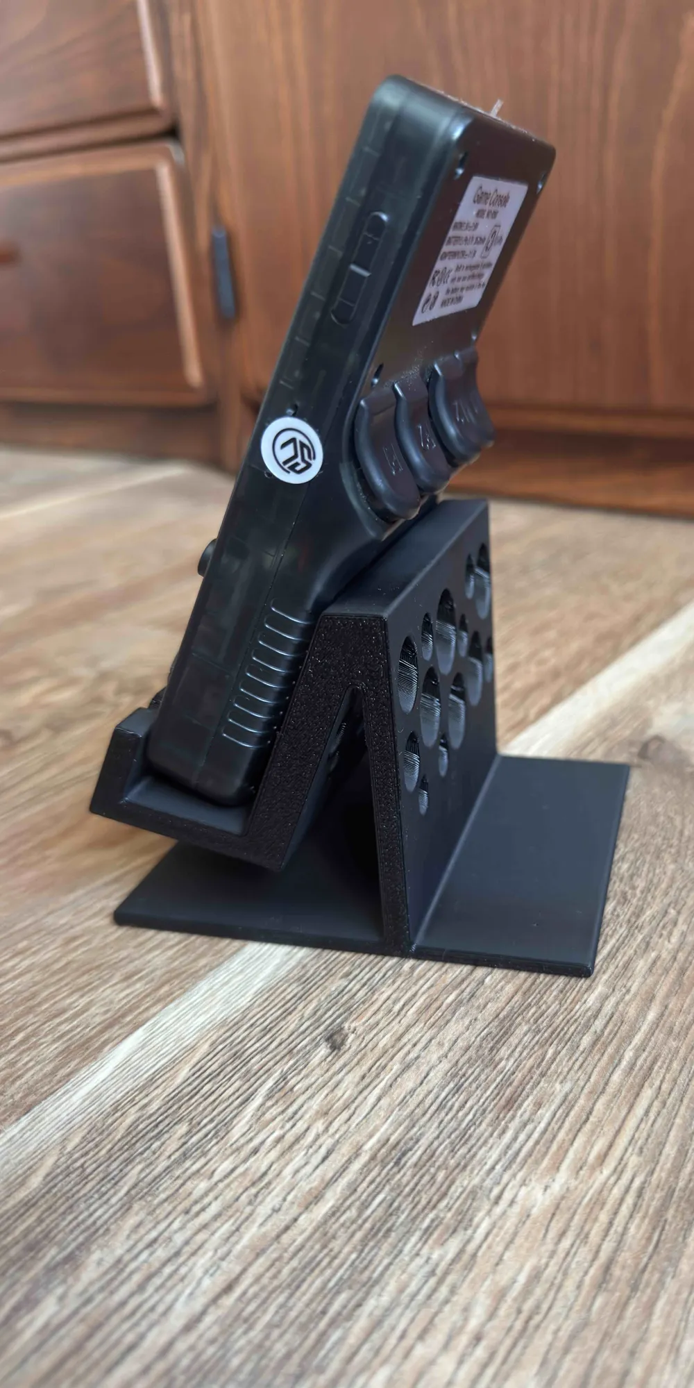 Soporte de consola R36S por Patis Designer MakerWorld: Descarga Modelos ...