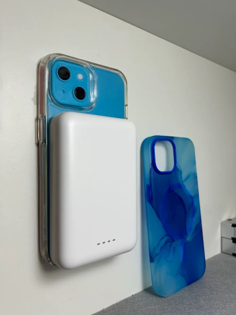 Wall mount for iPhone 14 cover by MaroDavide - MakerWorld