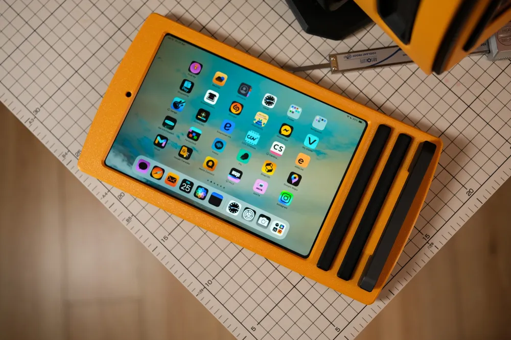 iPad Dock - Lumon Cybedeck by Ariel MakerWorld: Download Free 3D Models