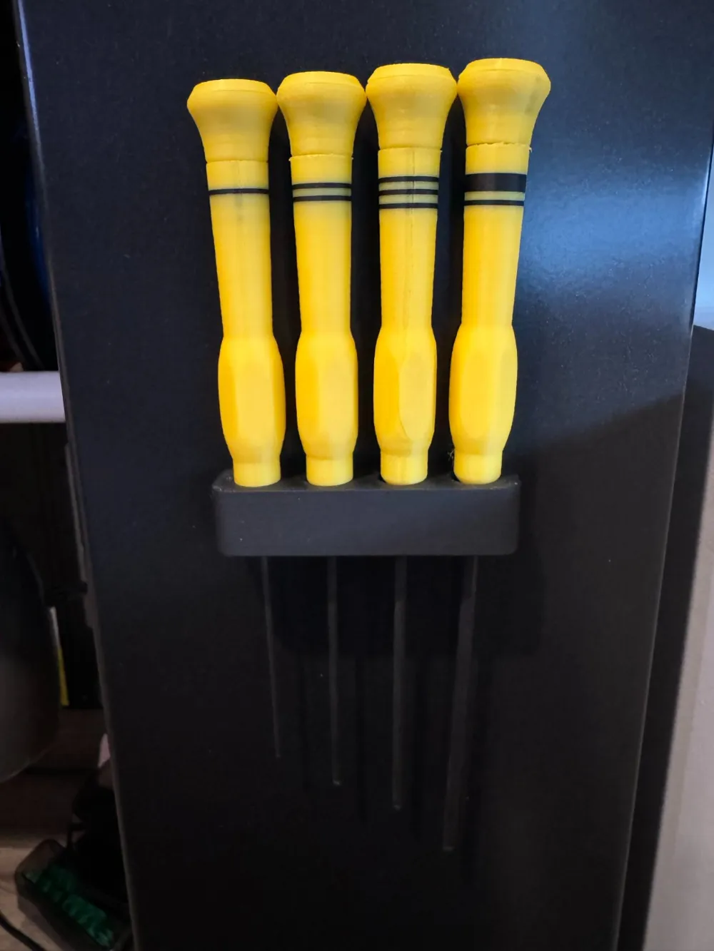 Hex Screwdriver Desk Mount by stircwazy - MakerWorld