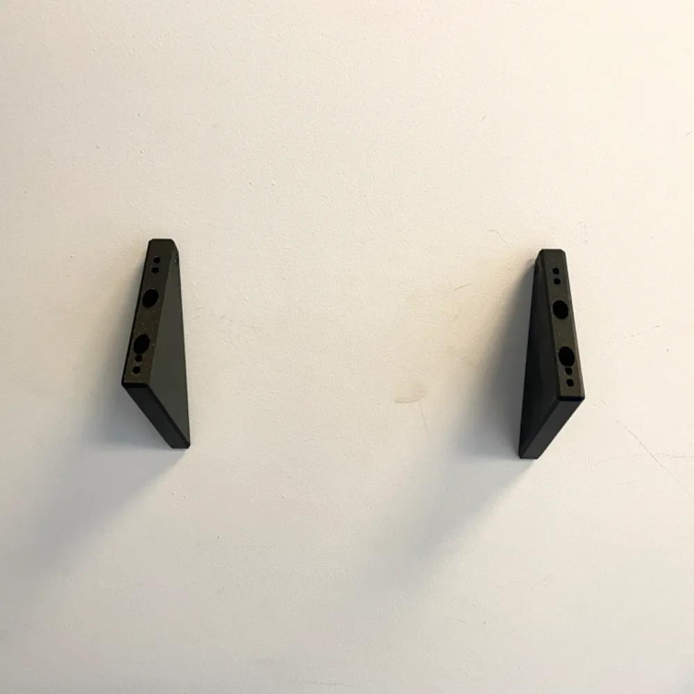 Wall pistol rack urban (Glock, Beretta, Sig) by T.giovanzana - MakerWorld