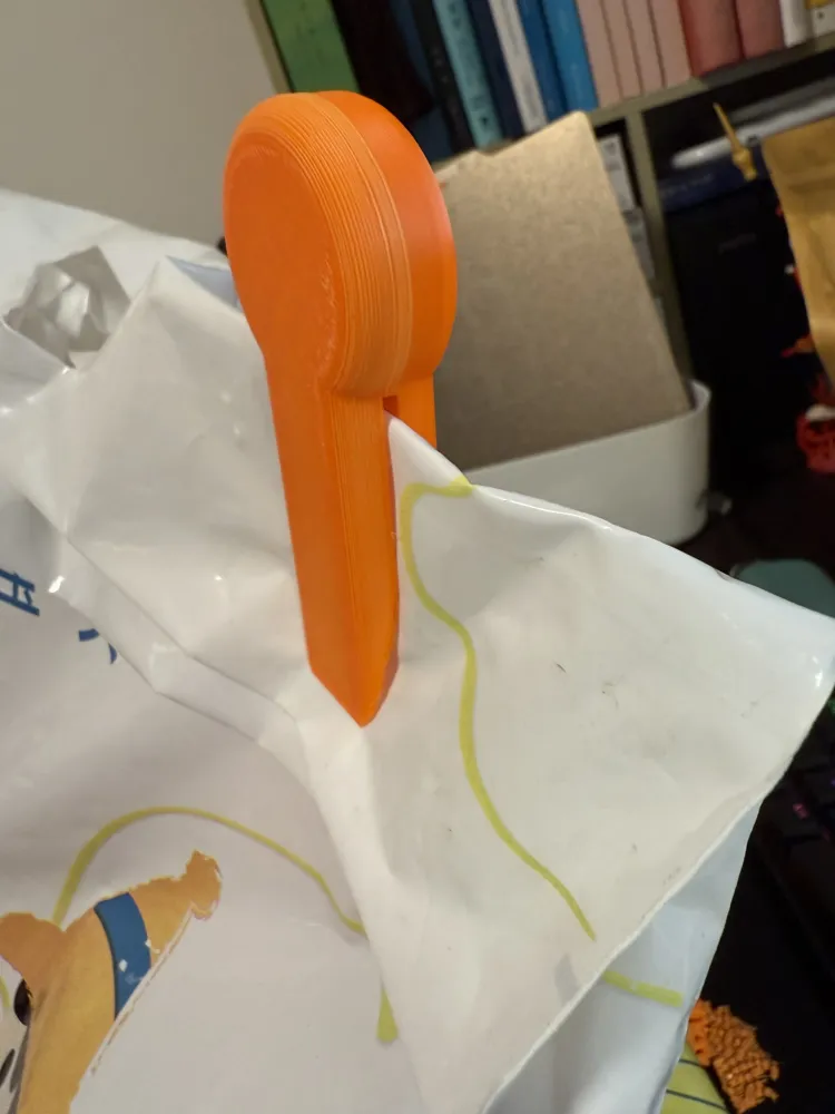 Measuring spoon with sealing clip, handle clips onto grain bag by Shaune MakerWorld: Download ...