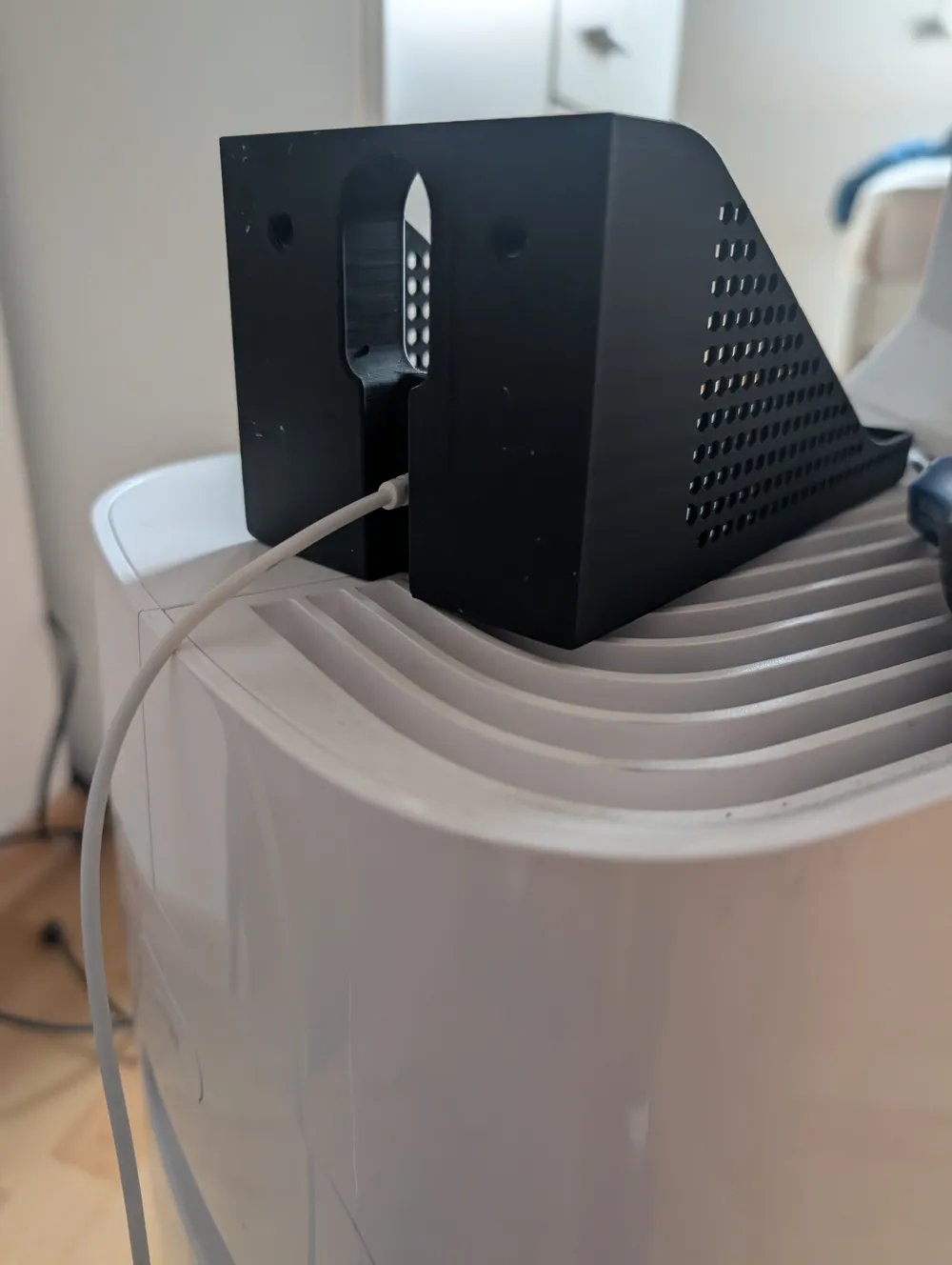 AVM Repeater 3000 壁挂 - 免费 3D 打印模型 - MakerWorld