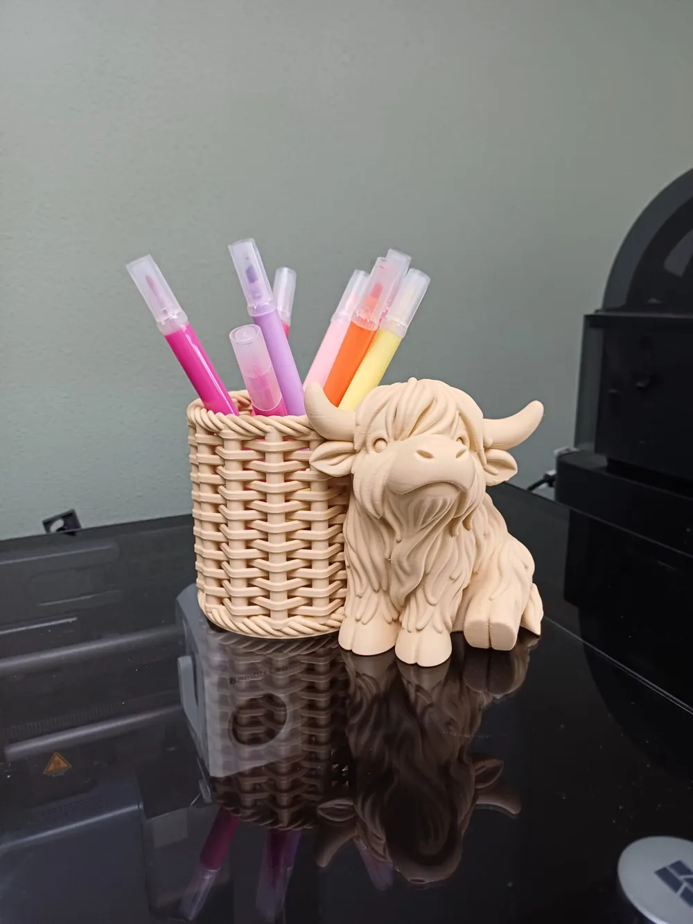 Highland Cow Pen Holder - Free 3D Print Model - MakerWorld