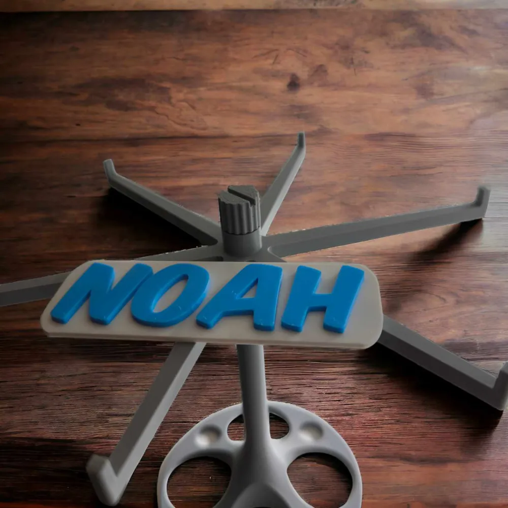 Rotating keychain display with tag on top by PRINT3DGIFTS MakerWorld ...