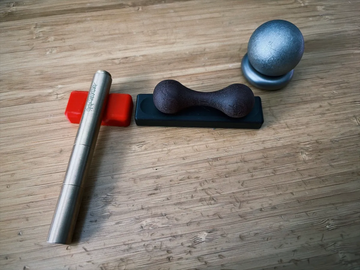 minimal fountain pen rest - Free 3D Print Model - MakerWorld