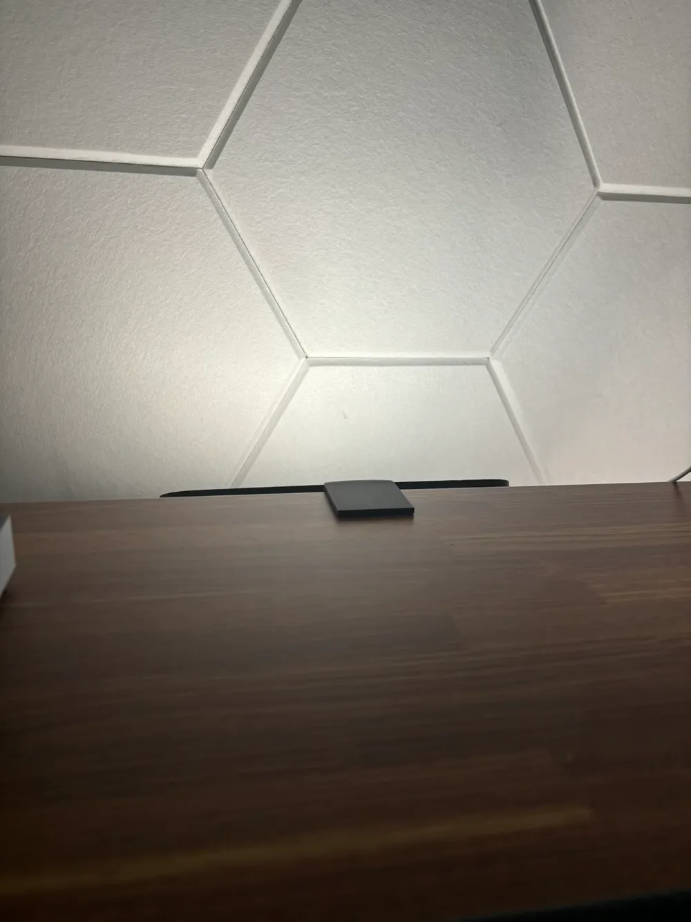Hue Play Deskmount hider by ottott - MakerWorld
