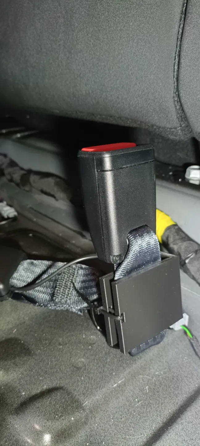 Dacia Duster III 3 Seatbelt Buckle Holders for Rear Seat by seppodo ...