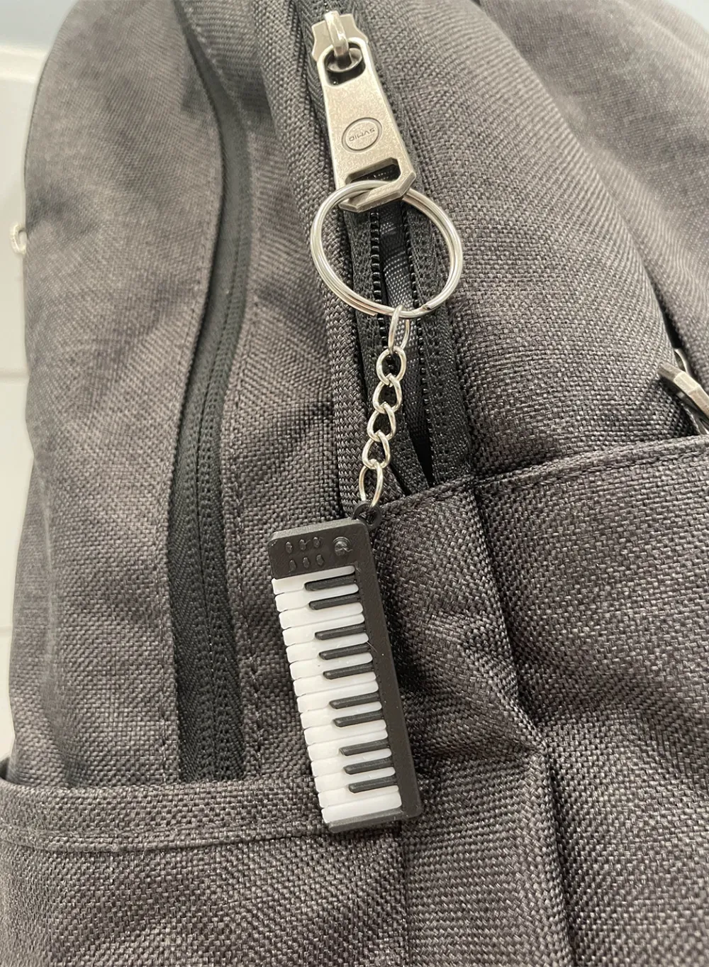 Keyboard Piano Keychain by Spencer - MakerWorld