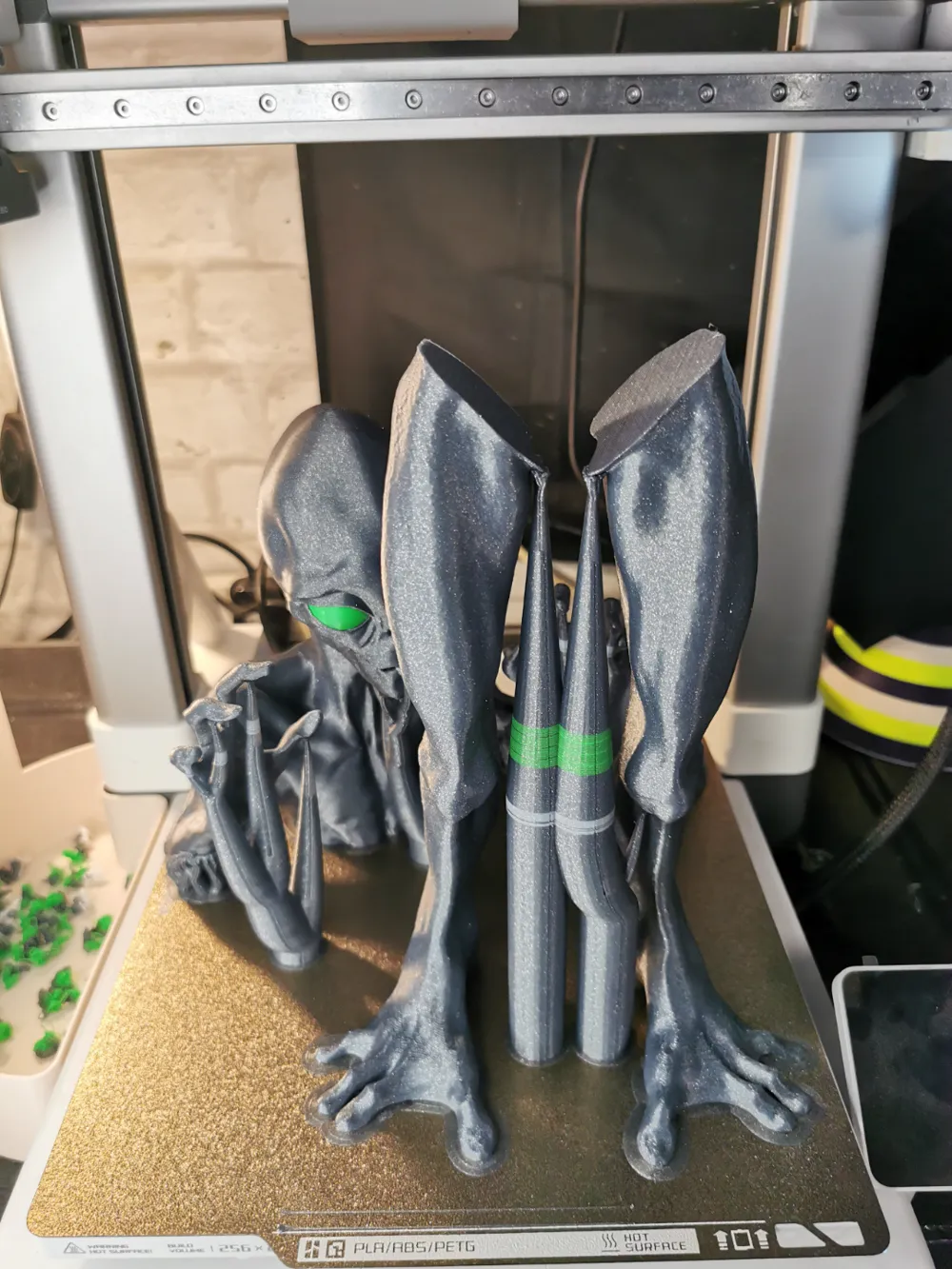 Put 'Em Up Alien XL - 20 Inch by Zurlingo-3D - MakerWorld