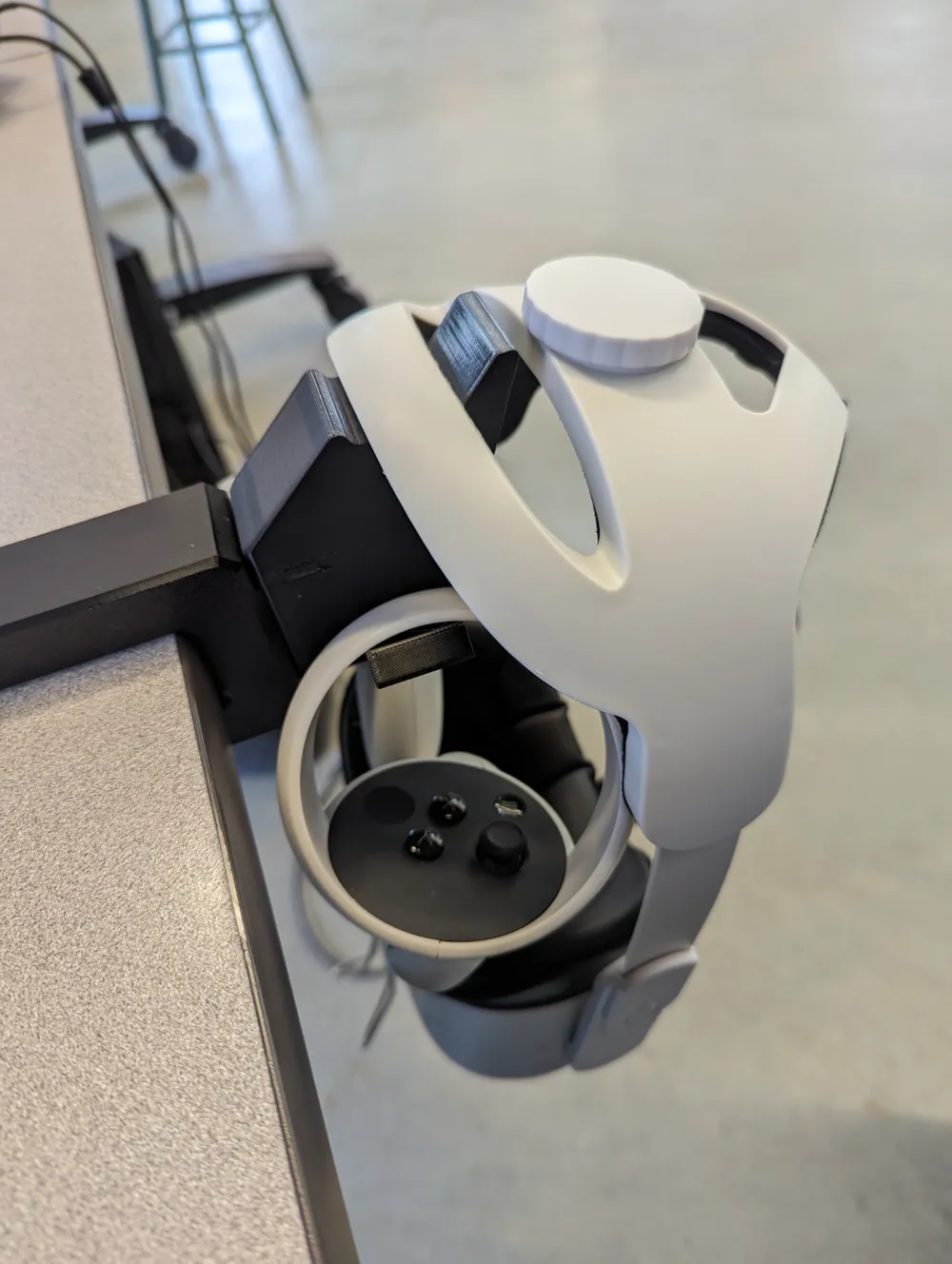 Meta Quest 2 Desk Mount for Modular Desk Clamp Remixed by DetaByte ...
