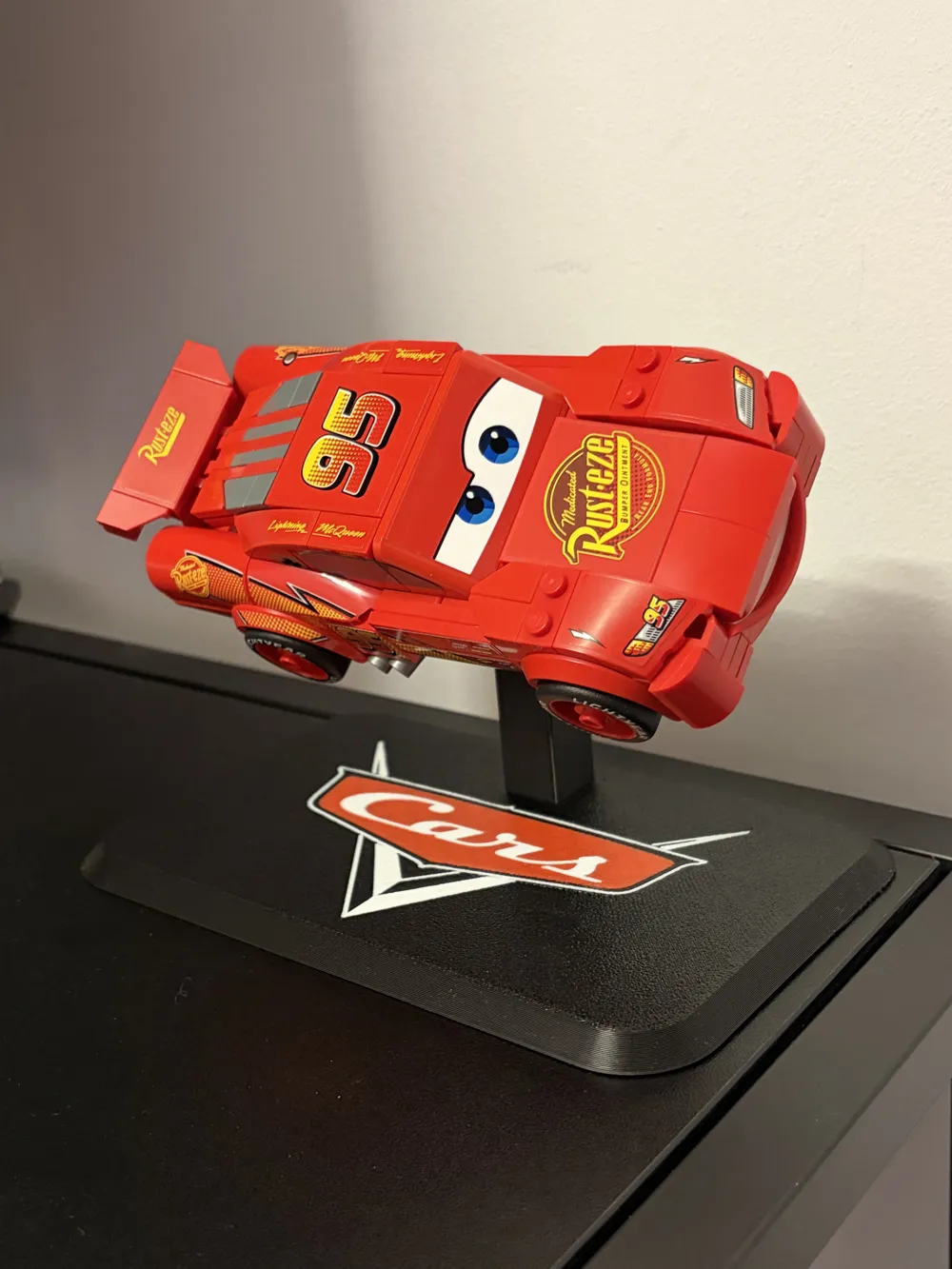 Pixar Cars (77255) Lightning McQueen Display Stand - Free 3D Print ...