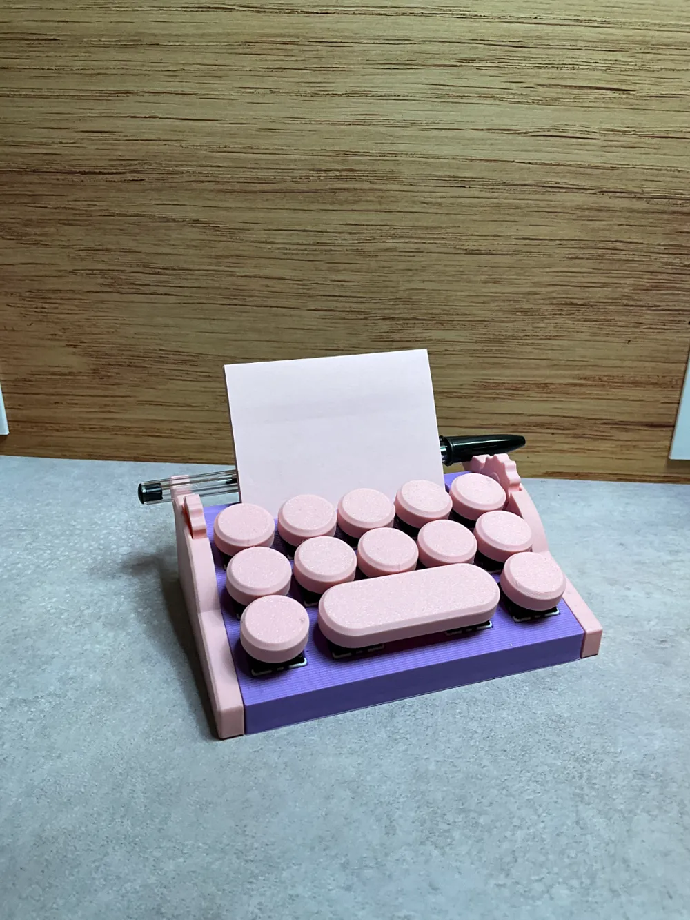 TypeWriter Phone holder/sticky note fidget by Scalethor MakerWorld ...