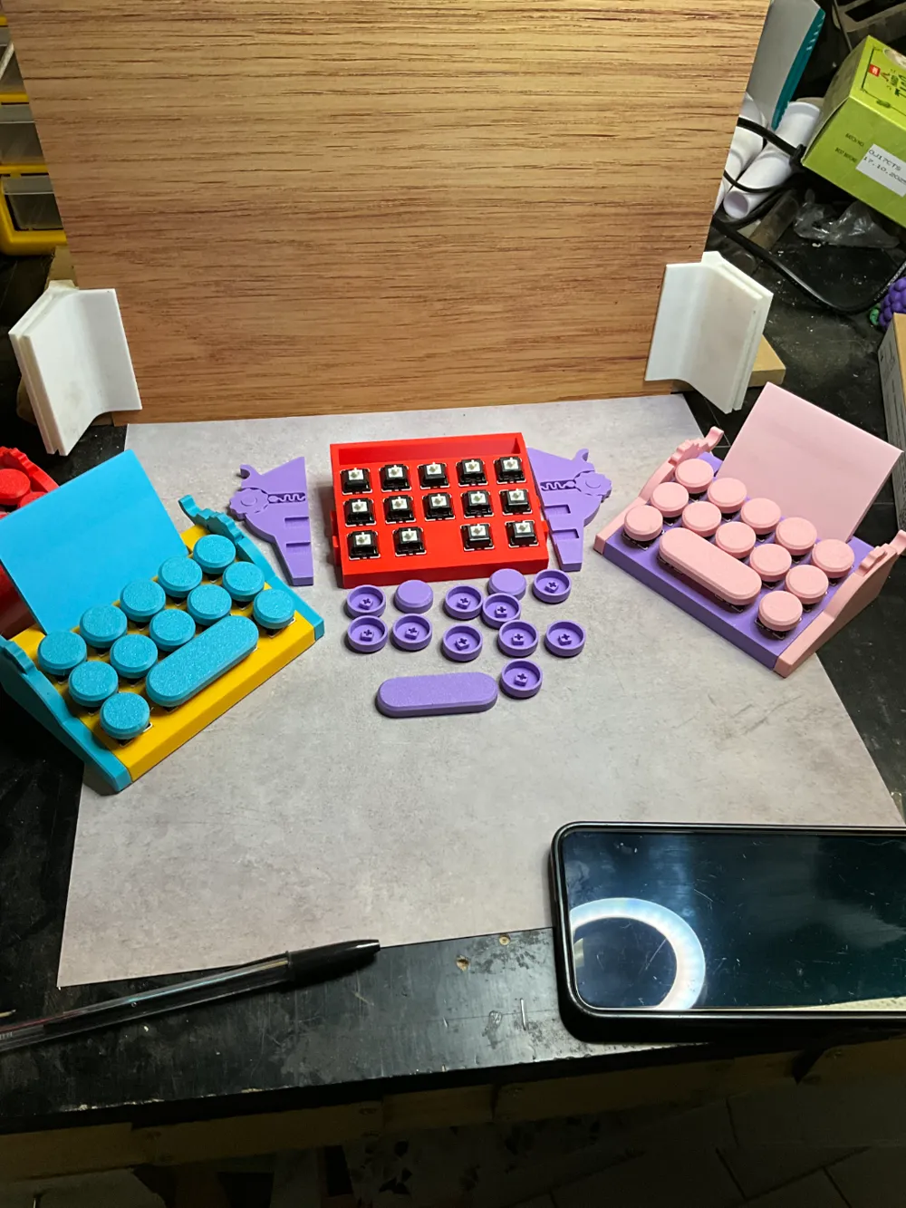 sticky note Typewriter Phone holder/fidget by Scalethor MakerWorld ...